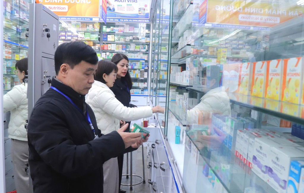 Kiểm tra, giám sát chất lượng thuốc, mỹ phẩm và thực phẩm trên địa bàn phường Nùng Trí Cao và ...
