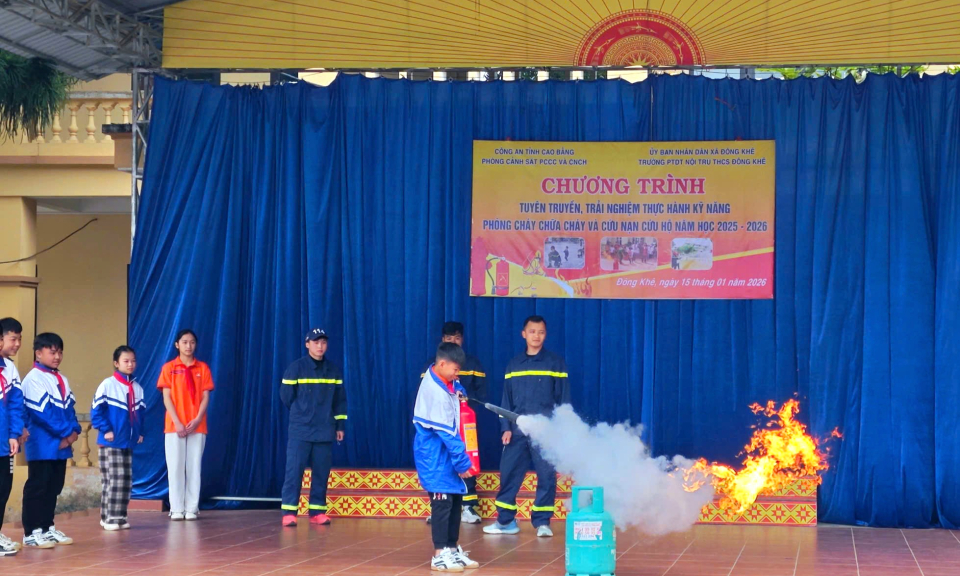 Tuyên truyền, trải nghiệm thực hành phòng cháy, chữa cháy tại Trường ...