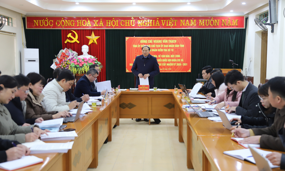 Phó Chủ tịch UBND tỉnh Hoàng Văn Thạch kiểm tra công tác bầu cử tại các ...