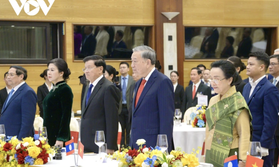 Tiếp tục đưa sự nghiệp cách mạng của hai dân tộc Việt Nam - Lào vững ...