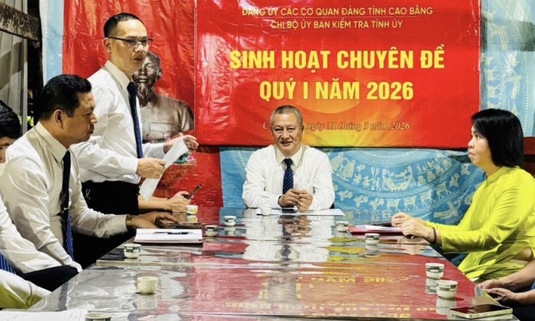 Chi bộ Ủy ban Kiểm tra Tỉnh ủy sinh hoạt chuyên đề tại Nhà tưởng niệm ...